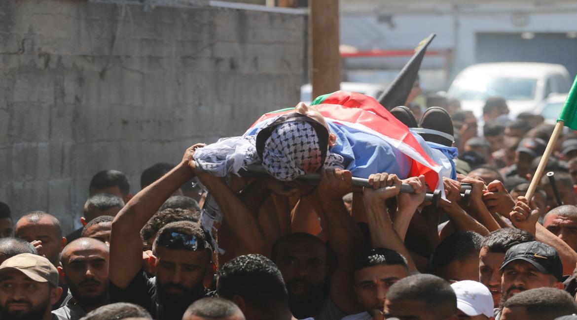 تشييع جثمان الشهيد محمود حسام أبو سعن 18 عاما ،في مدينة طولكرم